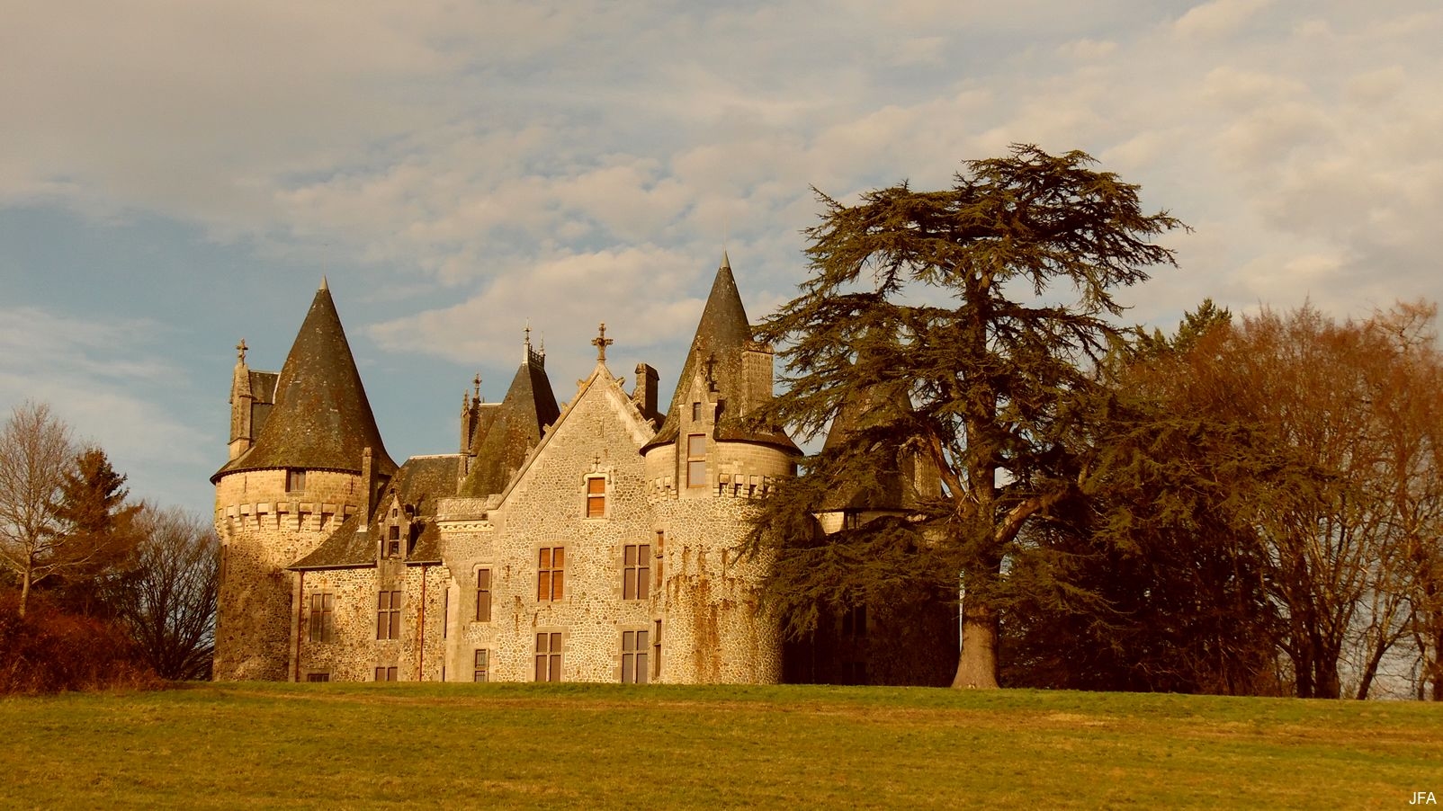 Le château du Pin - Corrèze découverte